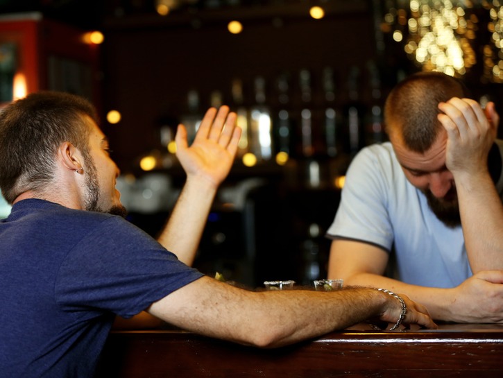 Bartenders Share Their Craziest Drunk Customer Stories - Oola
