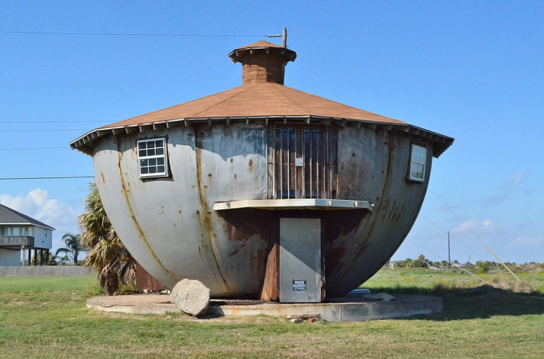 21 Of The Ugliest Houses In The World - Oola